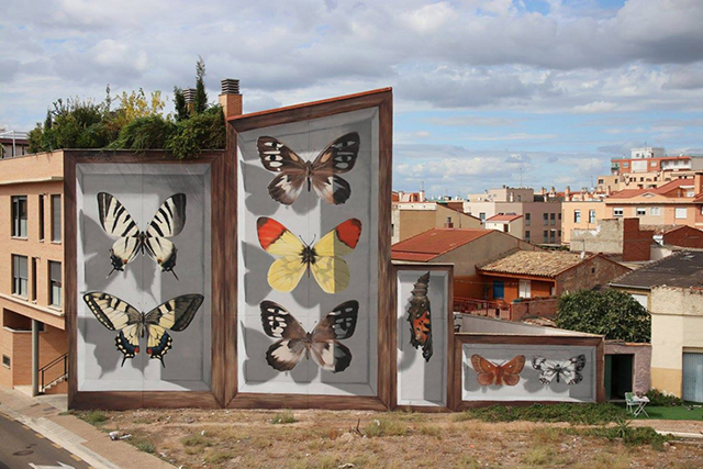 Des papillons géants envahissent la ville grâce à l’artiste Mantra ...