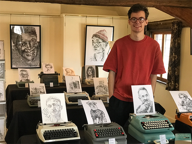 Pourquoi utiliser Illustrator quand on a une machine à écrire ...